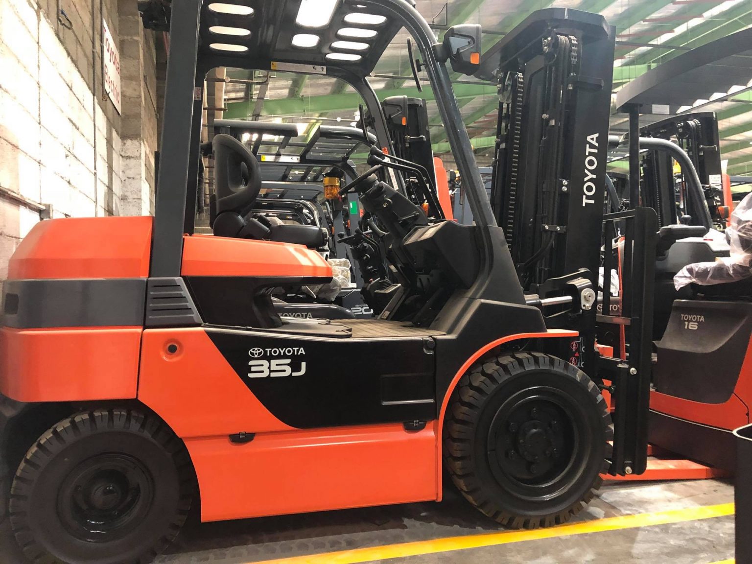 Giá Xe nâng Forklift 3.5 tấn chạy điện Toyota 8FBJ35 - Xe nâng hạ JCT